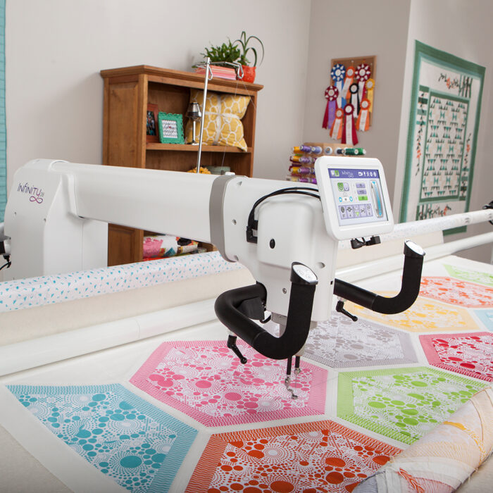 Handi Quilter Infinity 26 with Pro-Stitcher and 10' HQ Gallery2 Frame